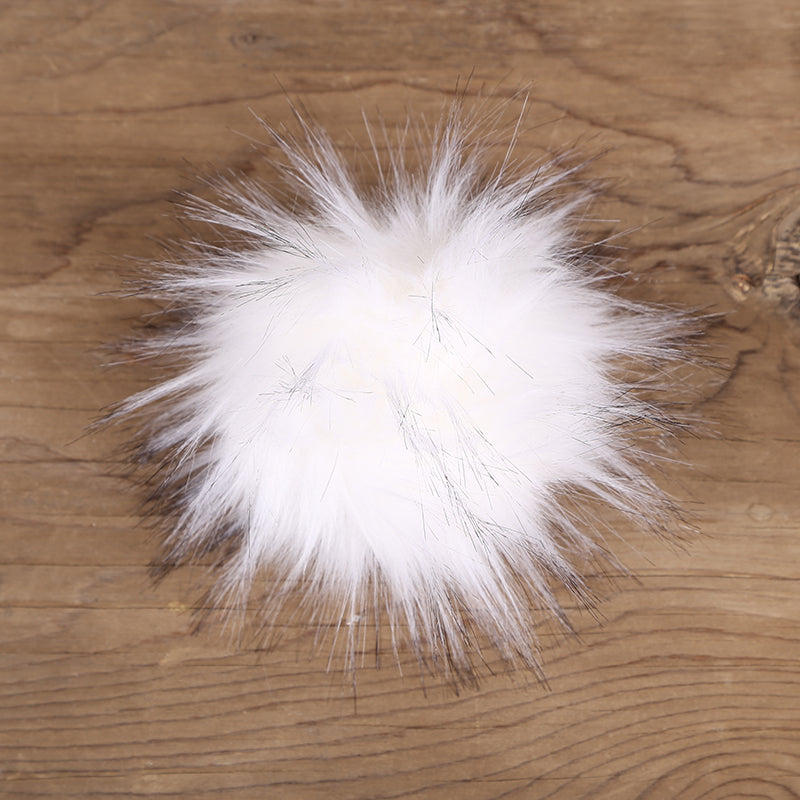 Pompon blanc à bout noir – Les P'tits Bonheurs d'Isa